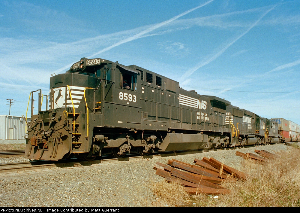 NS C39-8 8593, NS GP49 4603, NS SD40-2 1628
